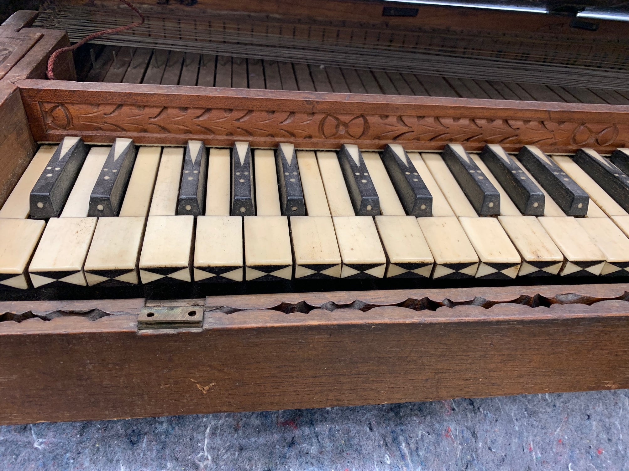 Antique Spanish Clavichord ~ Sold ~ – Harpsichord Clearing House